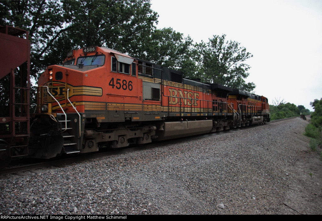 BNSF 4586
